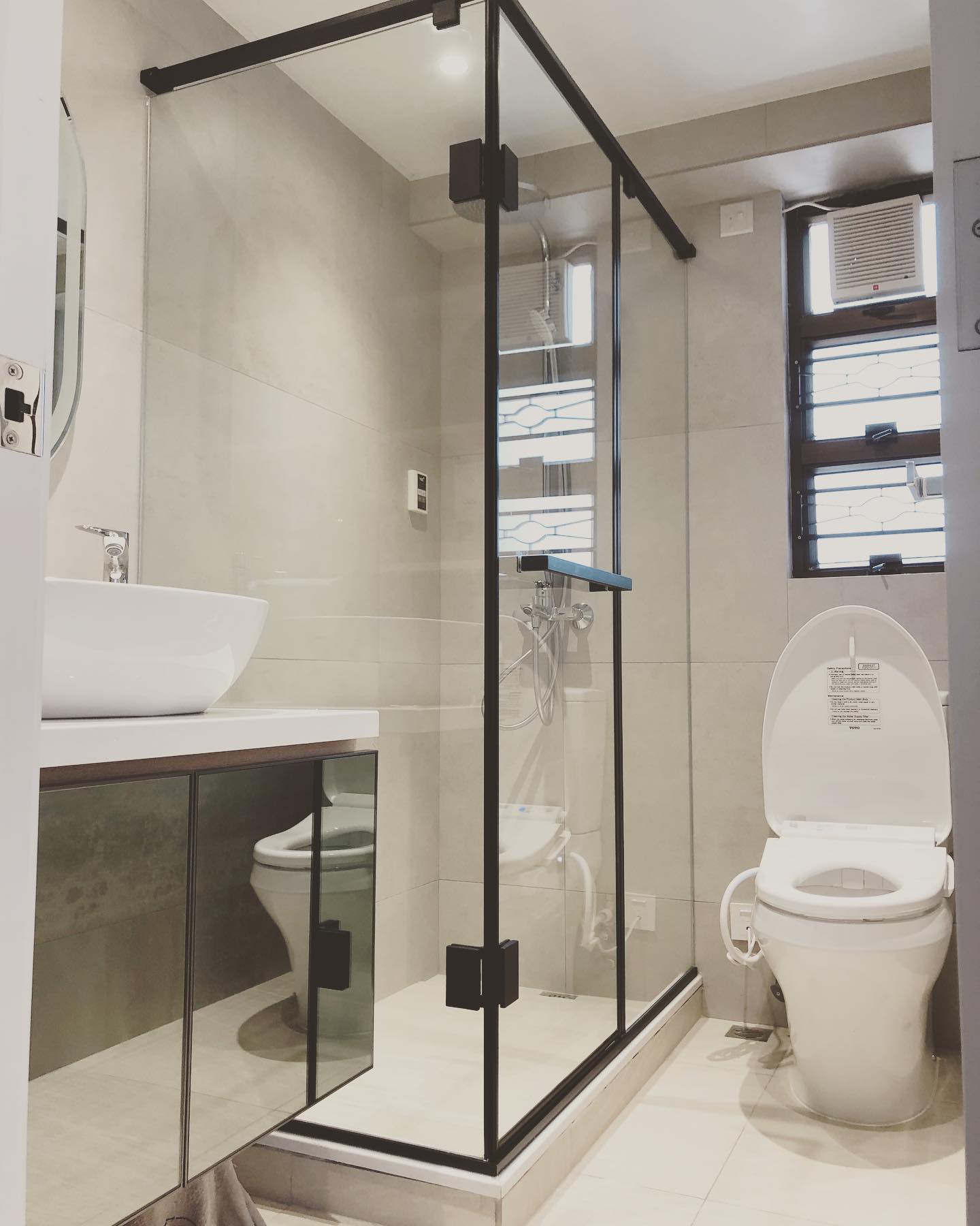 玻璃浴屏 – High Wisdom Development Limited